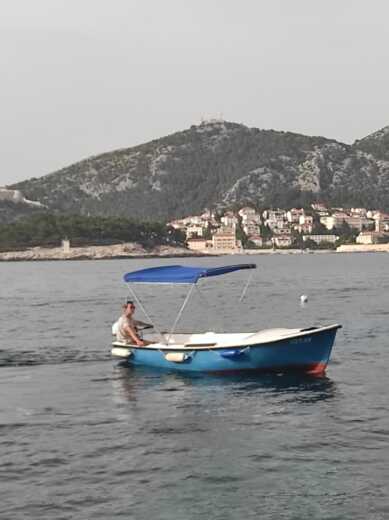 Charter Elan Pasara Motorboat (2010) in Hvar - Click&Boat
