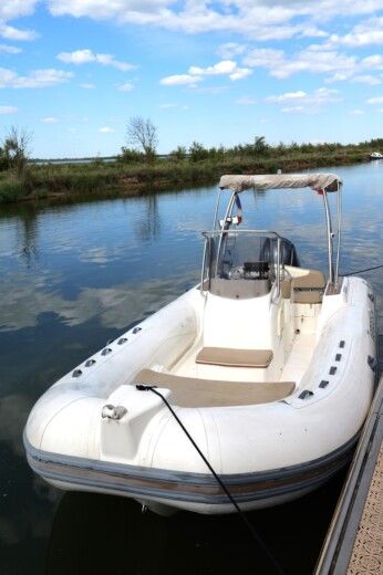 Location Semi-rigide Cantieri Capelli Tempest 626 (2014) à Palavas-les ...