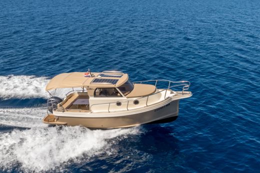 Charter Leidi 660 Motorboat (2018) in Makarska - Click&Boat