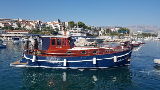 Charter Traditional Croatian Boat Leut Palagruža Motorboat (1926) in ...