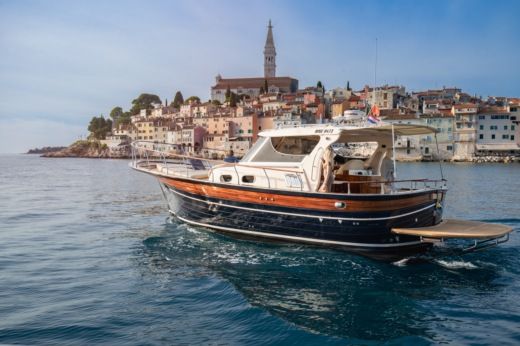 Charter Fratelli Aprea Sorrento 36 Motorboat (2016) in Rovinj - Click&Boat